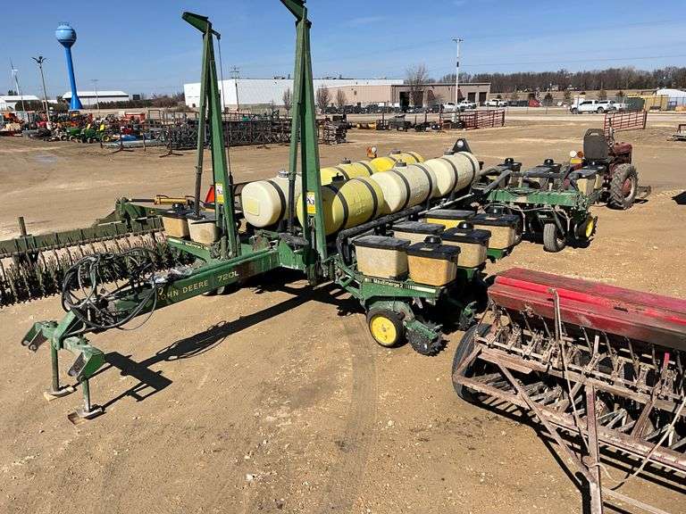 JD 7200 12 row planter; 30" Liquid fertilizer; fro - Hamilton-Maring ...