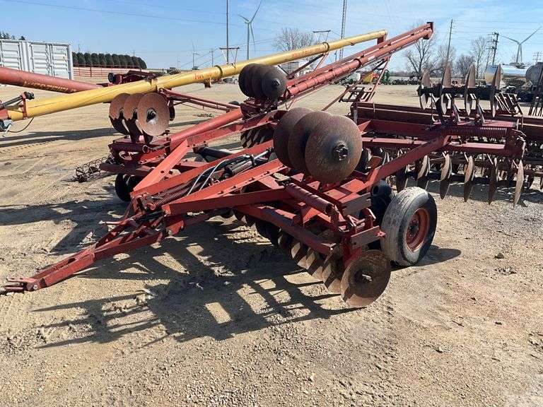 IH 470 Disc, 18ft - Hamilton-Maring Auction Group