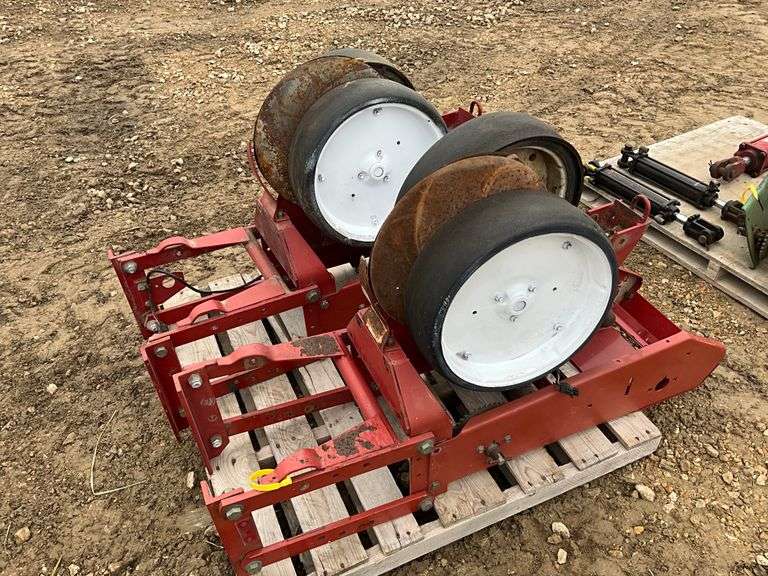 White 6100 planter row units - Hamilton-Maring Auction Group