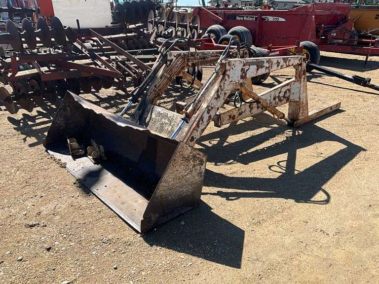 Allis Chalmers GB800 Loader &Bucket - Hamilton-Maring Auction Group