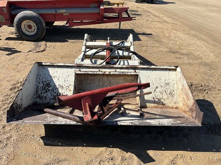 Paulson Loader - came off IH 460 - Hamilton-Maring Auction Group