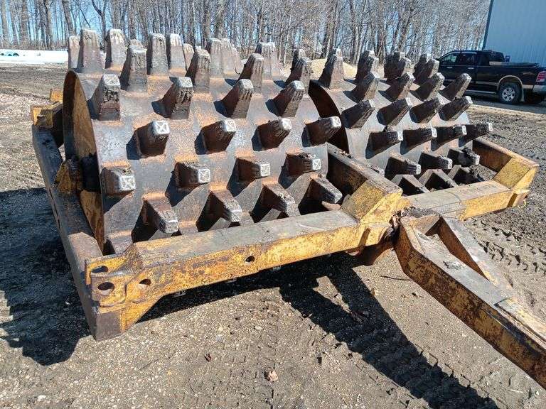 Pull-Type Sheep's Foot Packer - Hamilton-Maring Auction Group