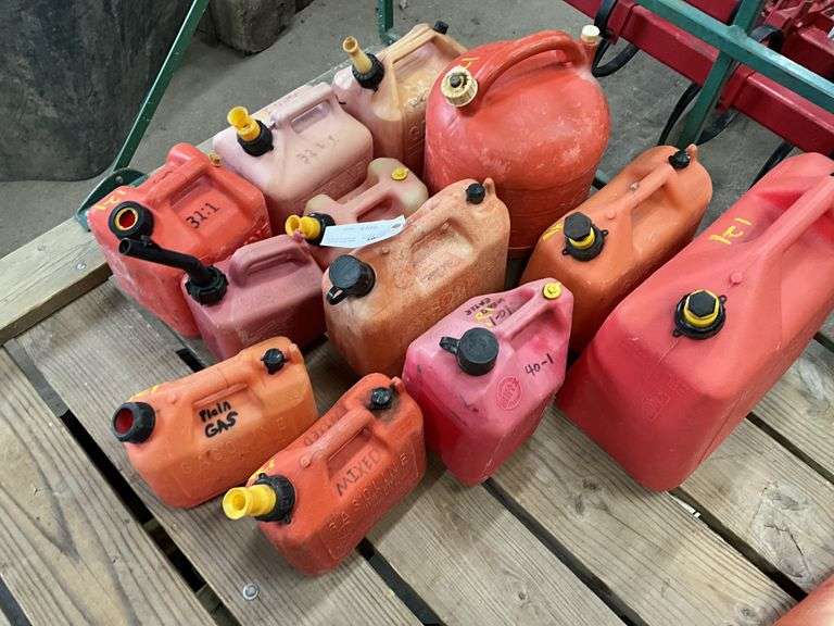 Assorted Plastic Gas Cans - Hamilton-Maring Auction Group