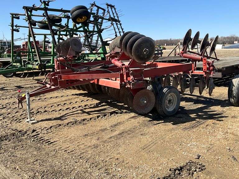 International 480 18ft disk - Hamilton-Maring Auction Group