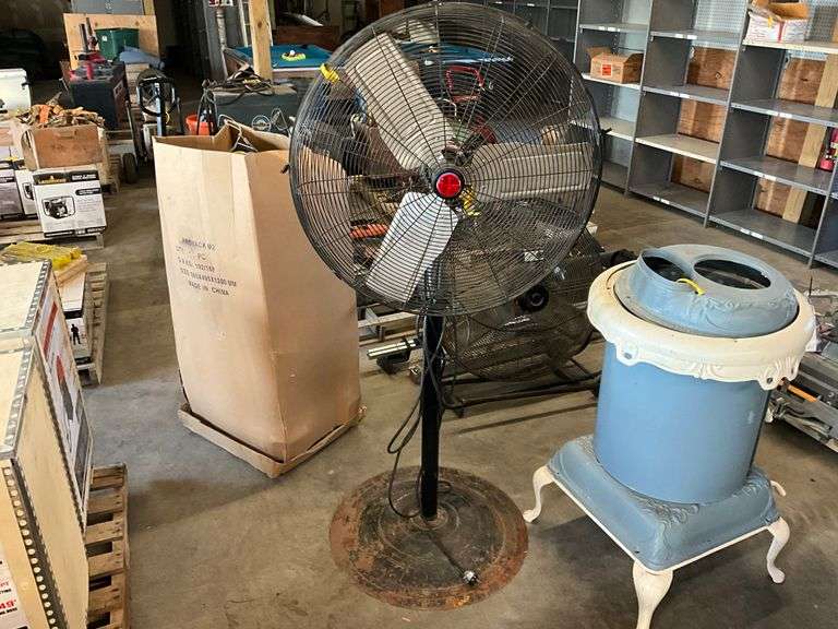 30" pro fitter pedestal fan - Hamilton-Maring Auction Group