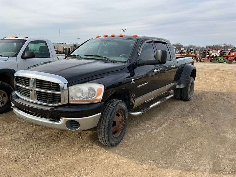 2006 Dodge Ram 3500 dually mega cab; 4wd, pw/p - Hamilton-Maring Auction Group