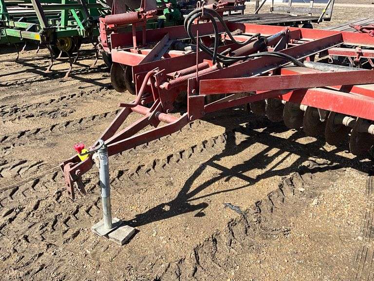 International 480 18ft disk - Hamilton-Maring Auction Group