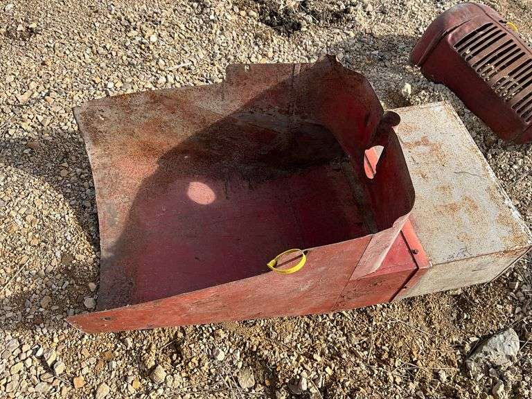 Farmall hood - Hamilton-Maring Auction Group