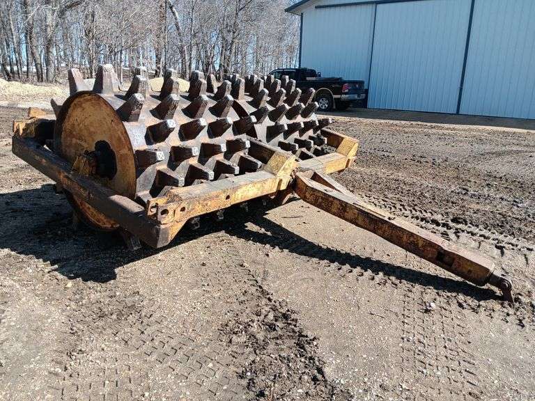 Pull-Type Sheep's Foot Packer - Hamilton-Maring Auction Group