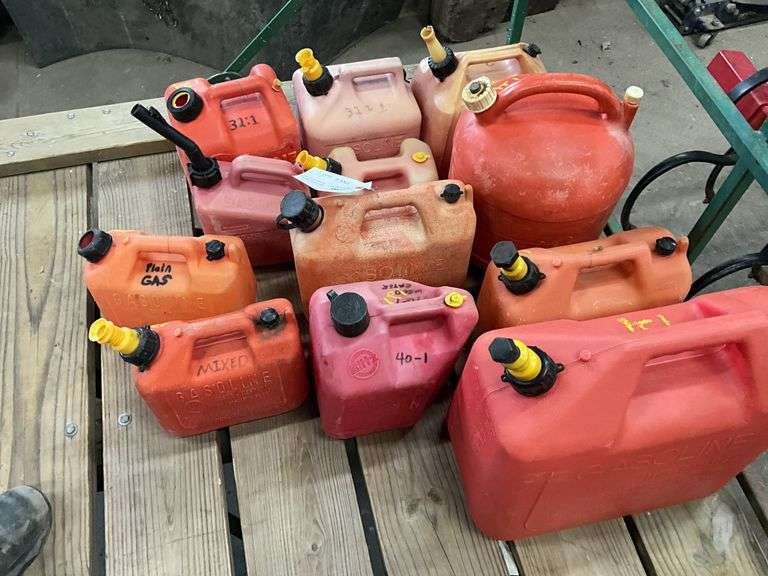 Assorted Plastic Gas Cans - Hamilton-Maring Auction Group