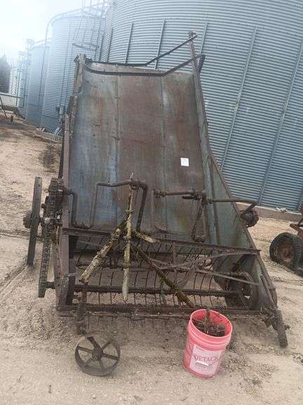 Mcormic Deering Hay loader - Hamilton-Maring Auction Group