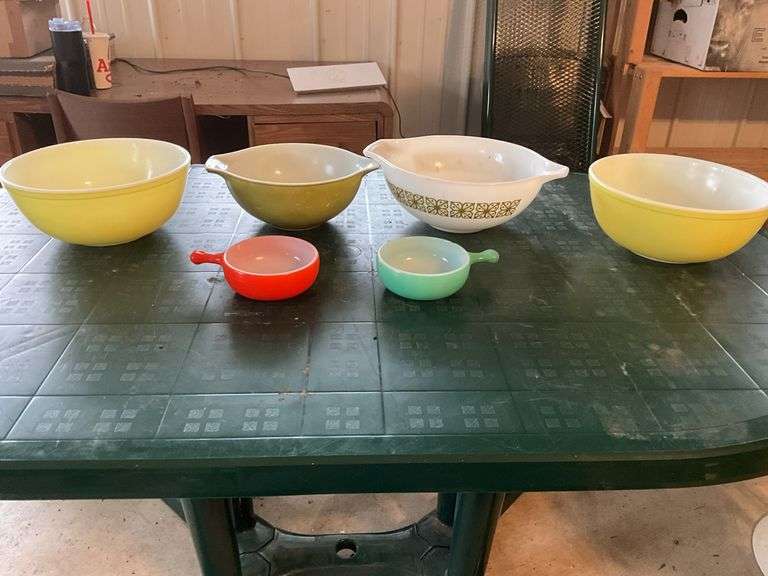 Pyrex Mixing Bowls, Glass Bake Soup Bowls - Hamilton-Maring Auction Group