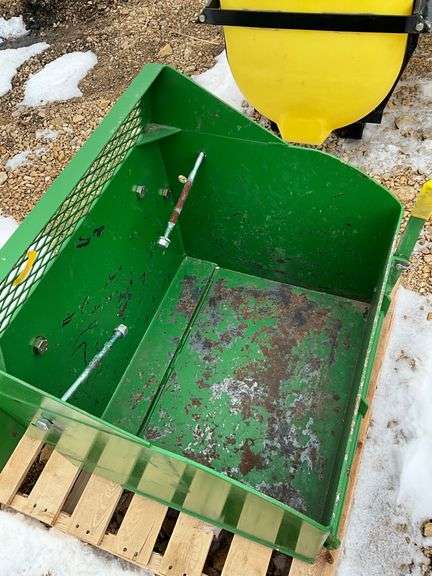 Sturdy-E Built Rock Box for 8000 Deere Tractor - Hamilton-Maring ...