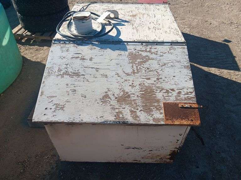Diesel tank insert with tool box compartment - Hamilton-Maring Auction ...
