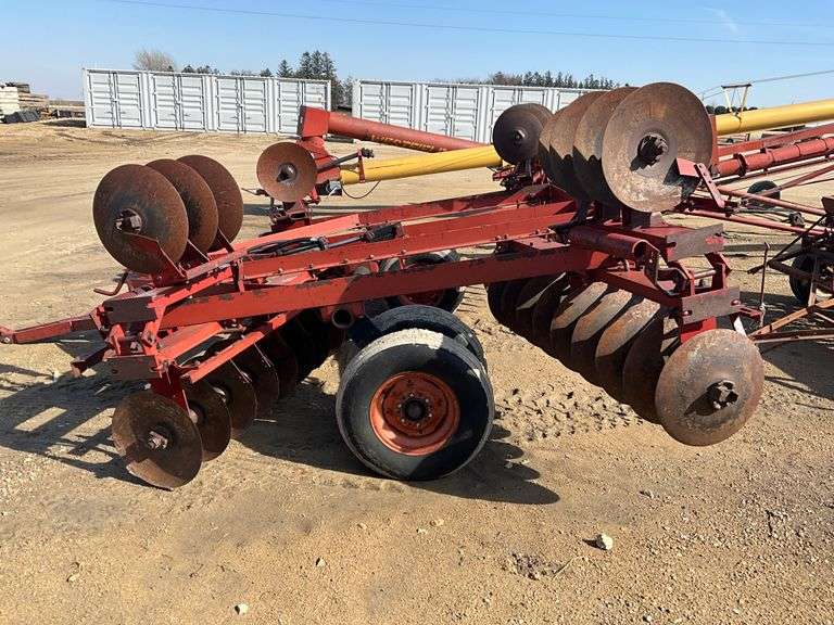 IH 470 Disc, 18ft - Hamilton-Maring Auction Group