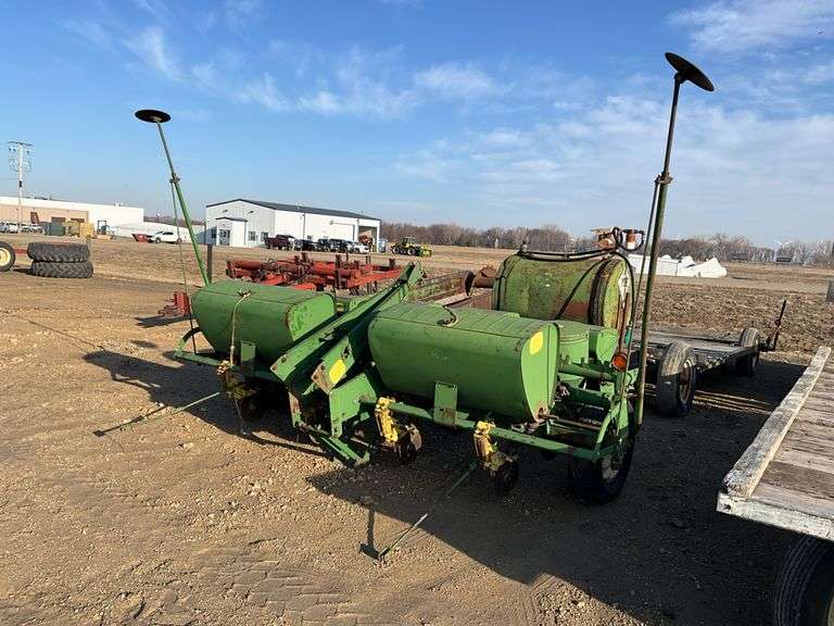 JD494 AN Planter, set at 30" rows; been used annua - Hamilton-Maring ...