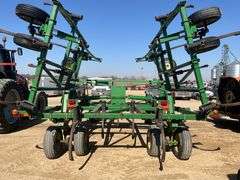 John Deere 2410 28ft Chisel Plow - Hamilton-Maring Auction Group