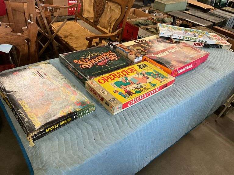 Box of board games - Hamilton-Maring Auction Group