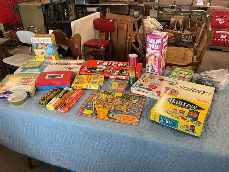 Box of board games - Hamilton-Maring Auction Group