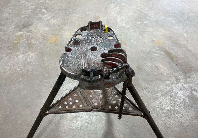 Rigid pipe vice & stand - Hamilton-Maring Auction Group