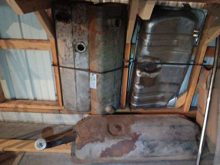 (4) Fuel Tanks - Hamilton-Maring Auction Group