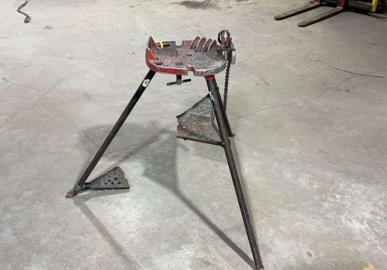 Rigid pipe vice & stand - Hamilton-Maring Auction Group