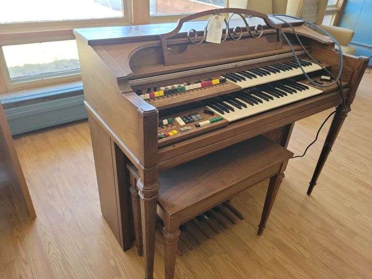 Yamaha Electric Organ with Stool, Keys, Located in - Hamilton-Maring ...