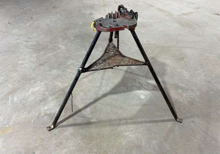 Rigid pipe vice & stand - Hamilton-Maring Auction Group