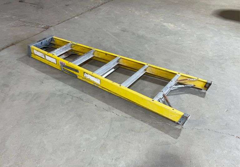 Keller 6 ft step ladder - Hamilton-Maring Auction Group