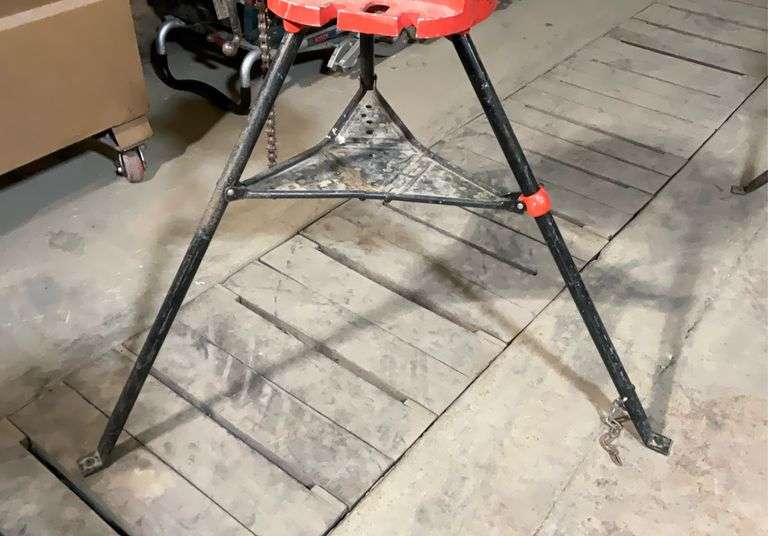 Rigid pipe vice & stand - Hamilton-Maring Auction Group