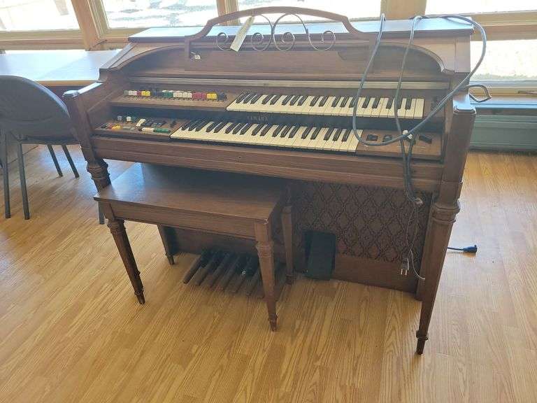 Yamaha Electric Organ with Stool, Keys, Located in - Hamilton-Maring ...