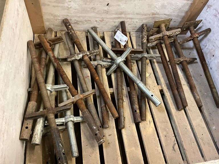 Scaffolding Leveling Legs - Hamilton-Maring Auction Group