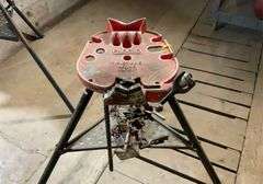 Rigid pipe vice & stand - Hamilton-Maring Auction Group