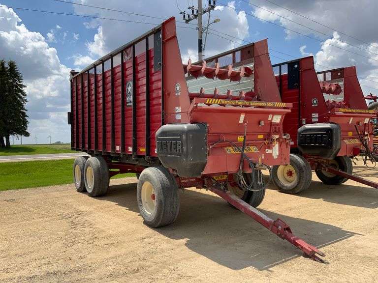 Meyer 4220 Forage Box, Front & Rear Dump, Short Co - Hamilton-Maring ...
