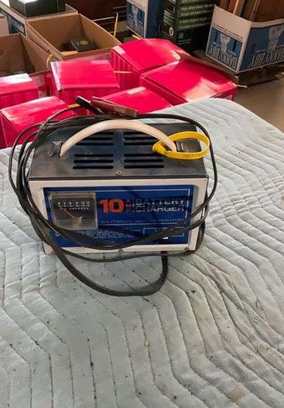 10amp Battery Charger - Hamilton-Maring Auction Group