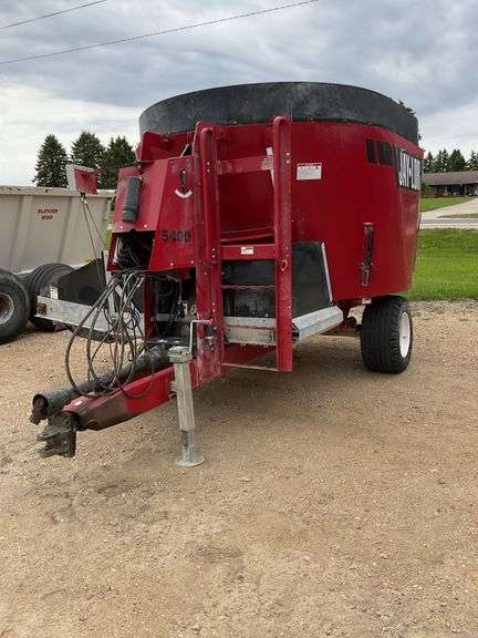 Jay-Lor Feeder/Mixer 5400, Scale, Hyd. Shoot ** - Hamilton-Maring ...