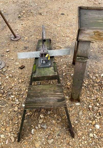 Double 4 steel siding cutter - Hamilton-Maring Auction Group