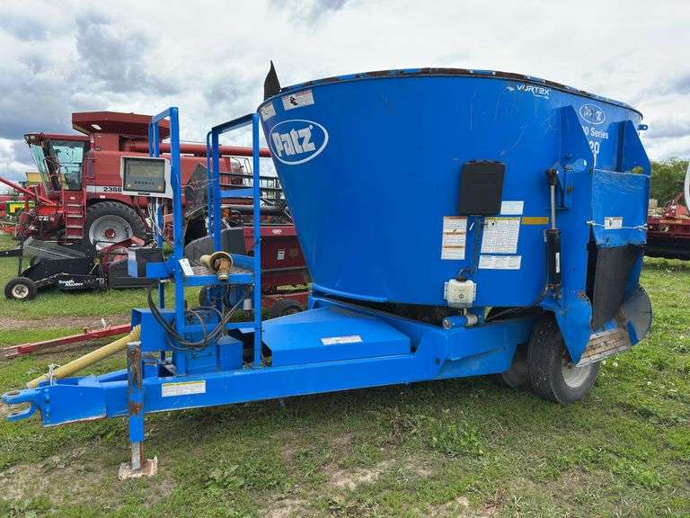 2014 Patz 1200 Series V420 Vertical Screw TMR Mixe - Hamilton-Maring Auction Group