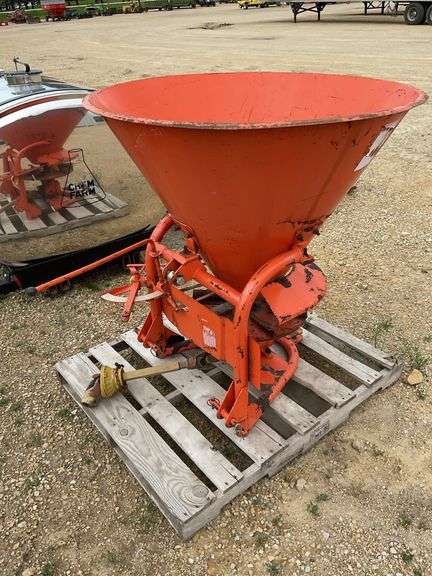 Baltimatic 3pt PTO Spreader - Hamilton-Maring Auction Group
