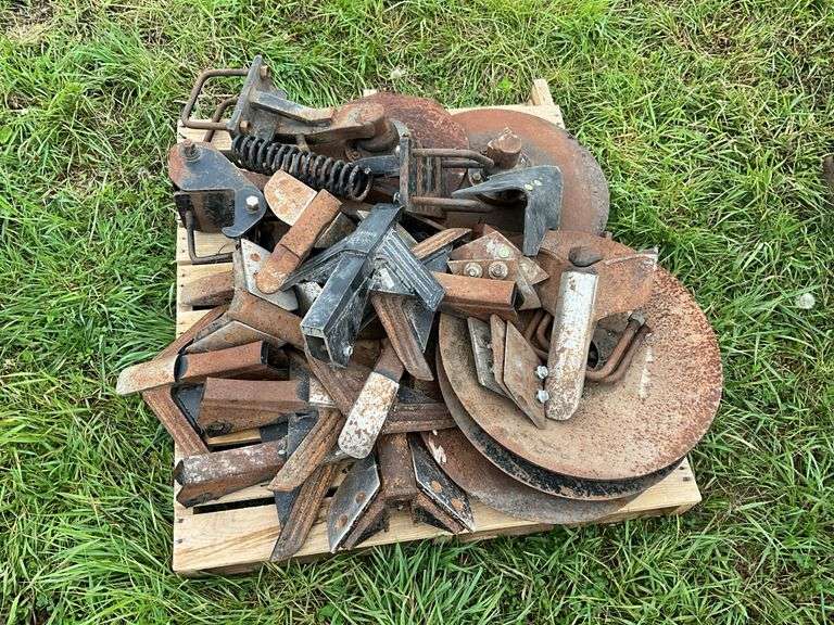 DMI Ripper Parts, Points & Misc - Hamilton-Maring Auction Group