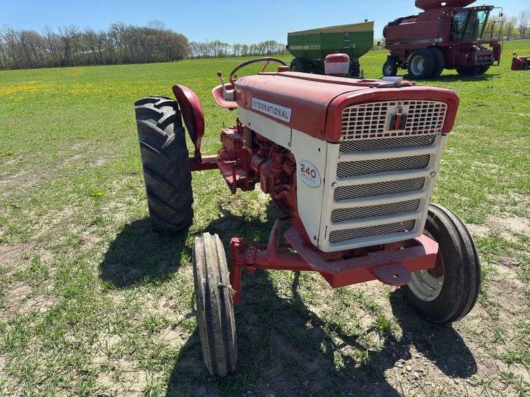 International 240 Utility Tractor, Gas, Front Hitc - Hamilton-Maring ...
