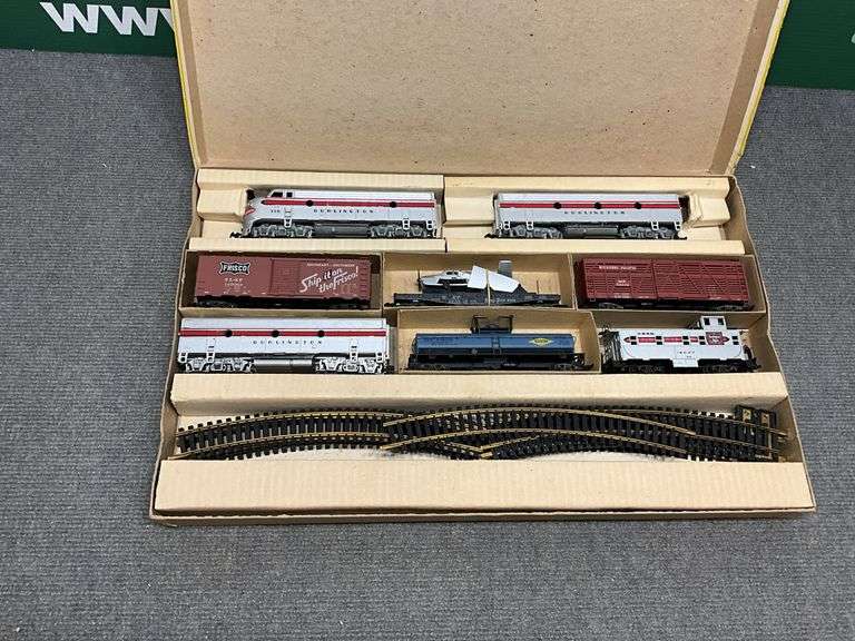 Vintage Athearn's HO Scale train set - Hamilton-Maring Auction Group