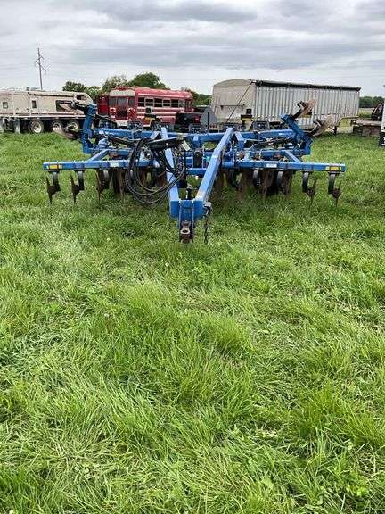 DMI 730B Ripper, 7 Shank, Double Disc Front, Front - Hamilton-Maring ...