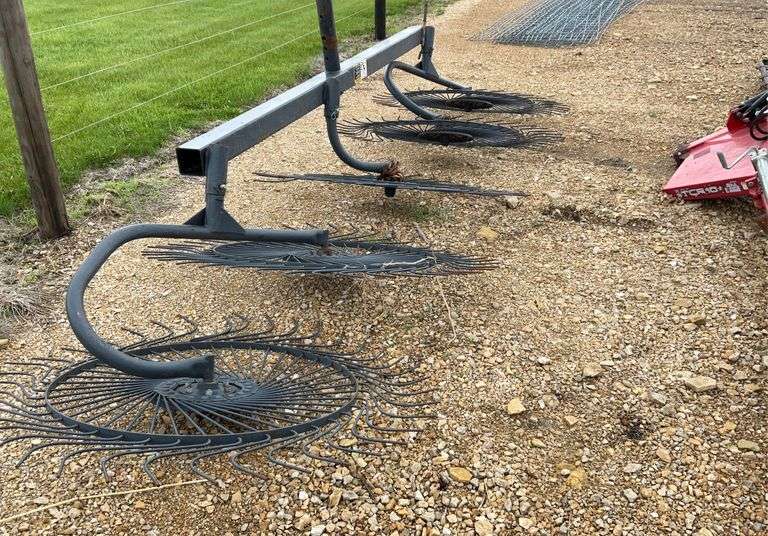 Tonutti TR10 Pro, 10 wheel rake, for parts only or - Hamilton-Maring ...