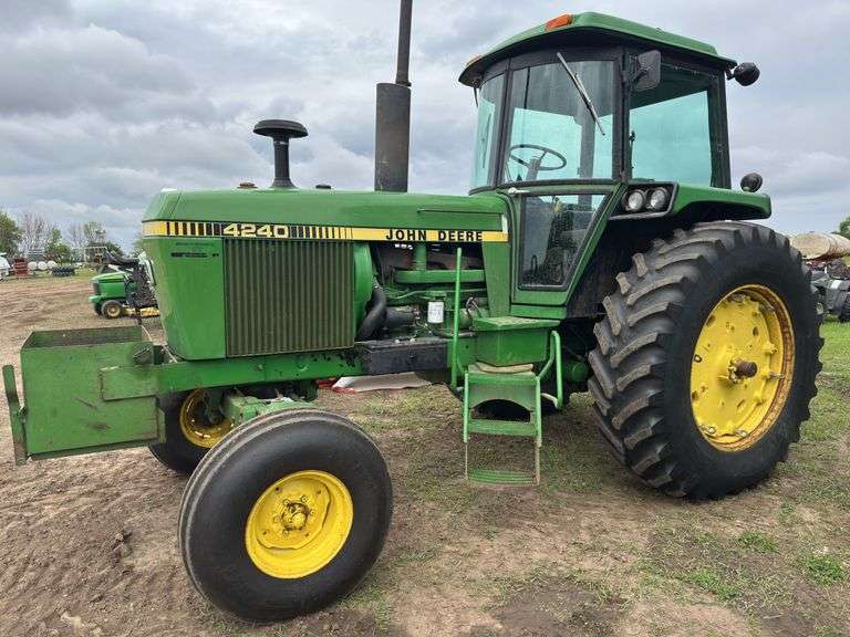 John Deere 4240 2WD Tractor, 7283 Hours, Quad Rang - Hamilton-Maring ...