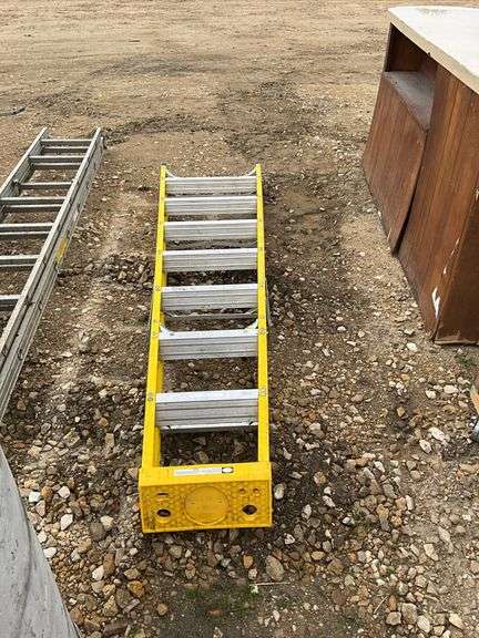 8ft Yellow ladder - Hamilton-Maring Auction Group