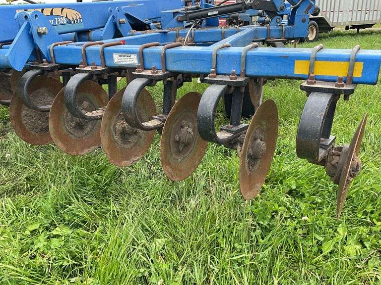 DMI 730B Ripper, 7 Shank, Double Disc Front, Front - Hamilton-Maring ...