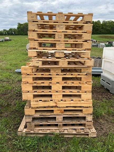 (15) Wooden Pallets - Hamilton-Maring Auction Group