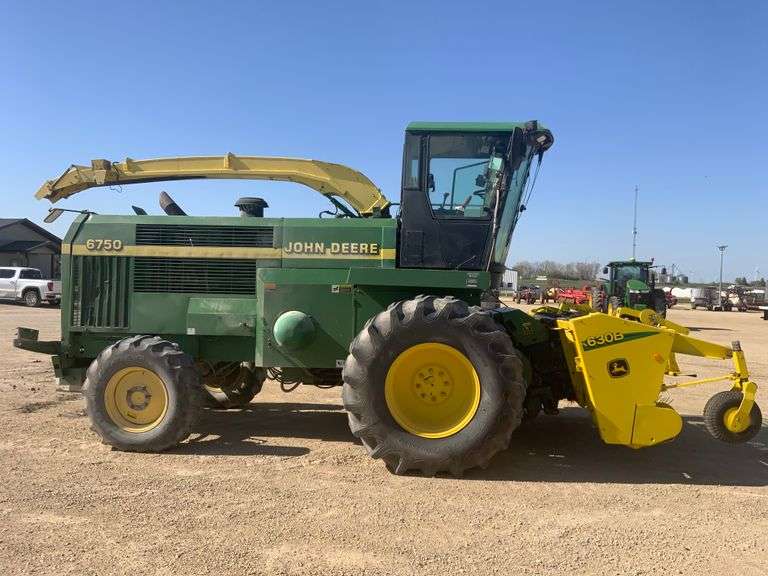 2001 John Deere 6750 Forage Chopper, 4x4, 3,585 Ho - Hamilton-Maring ...
