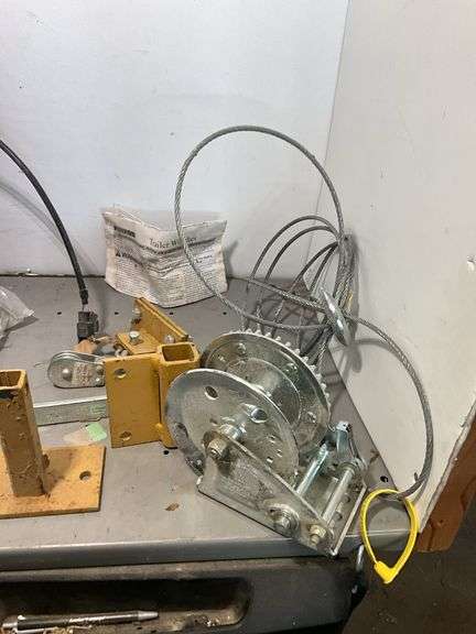 Hand winch ** This piece is part of the Wingert F - Hamilton-Maring ...